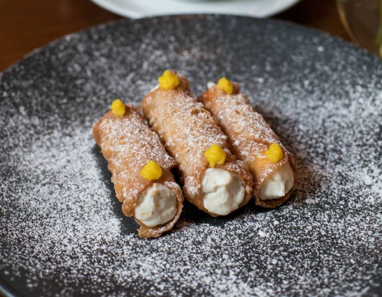 Kanoli: Istorija najpoznatijeg sicilijanskog kolača | City Magazine