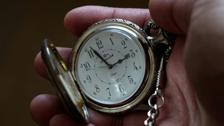 Da li je ovo najzaposleniji čovek kad dođe pomeranje sata: Za njega "posao" kreće 2 nedelje ...